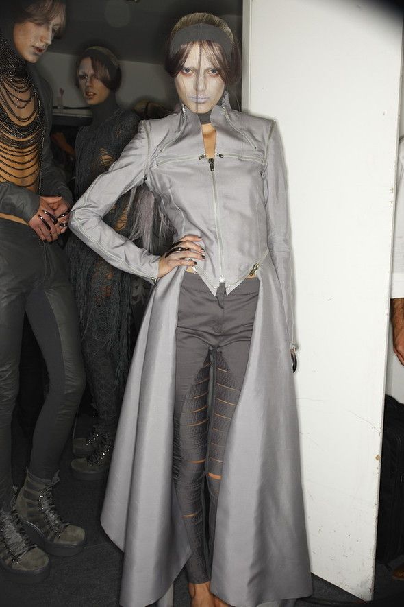 Models Behind the Scenes (19 pics) - izispicy.com