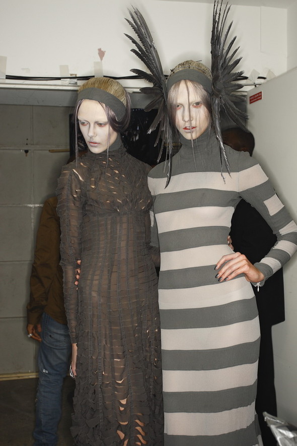 Models Behind the Scenes (19 pics) - izispicy.com